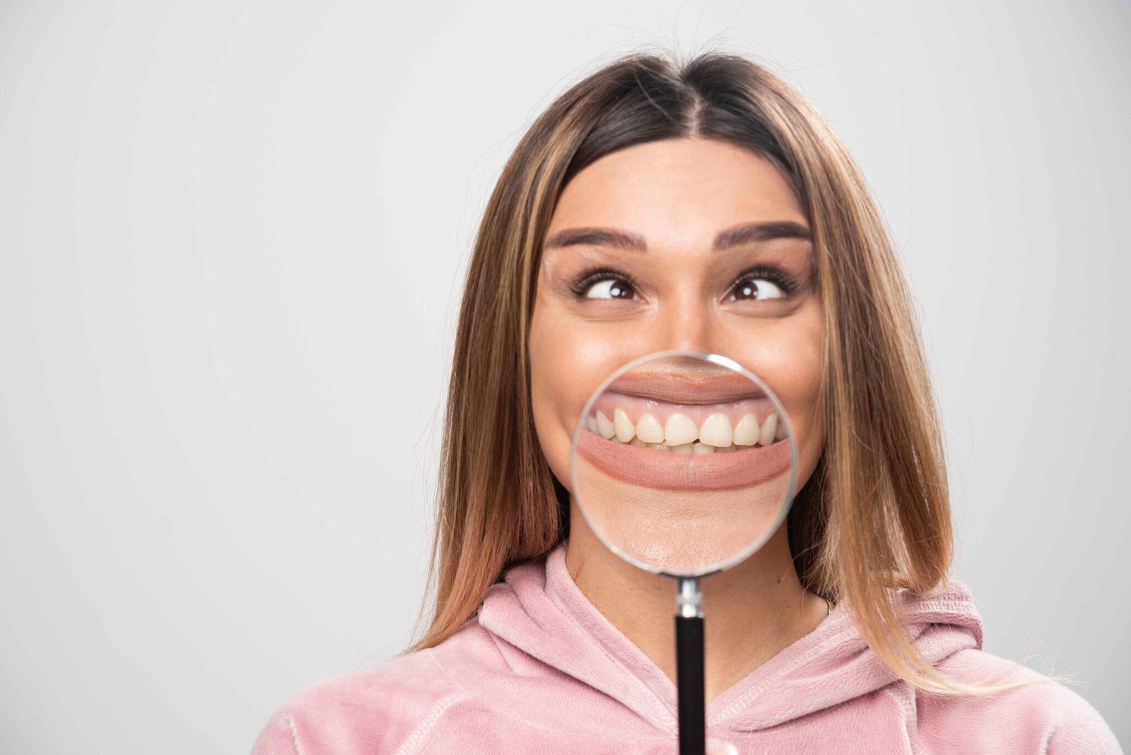 How To Properly Fit And Use Moldable False Teeth?